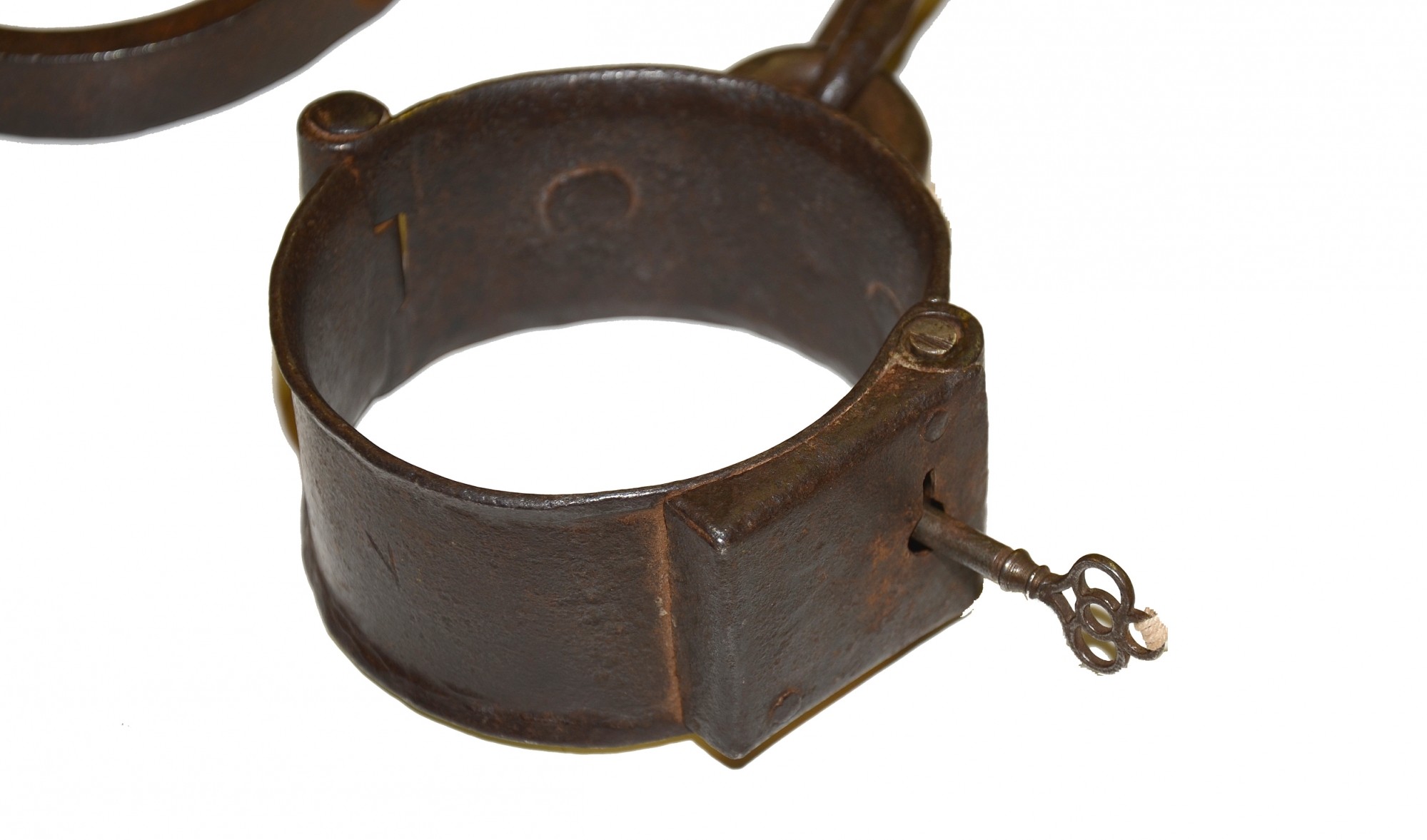 LARGE LEG SHACKLES WITH ORIGINAL KEY — Horse Soldier