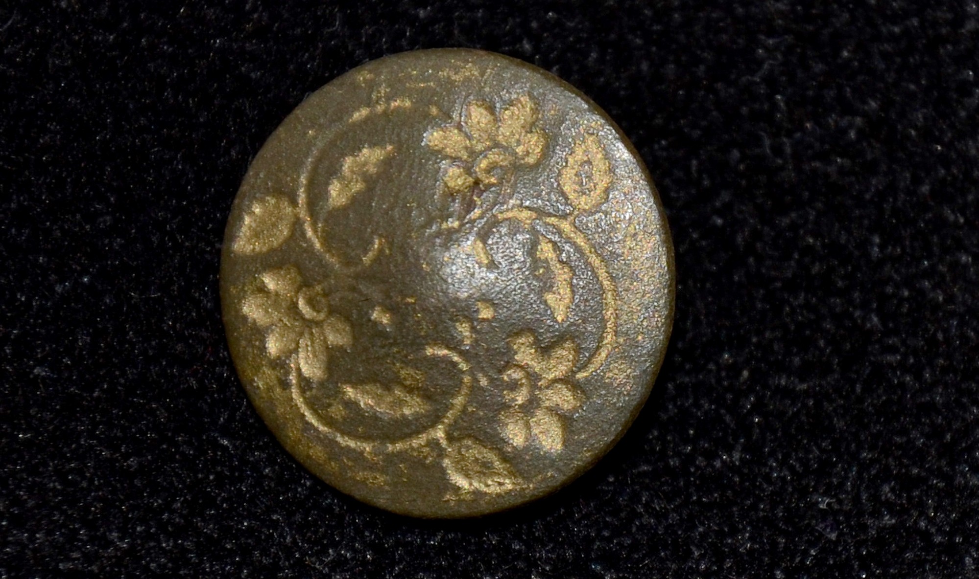 US/CS JACKET CUFF BUTTON WITH GILT FINISH RECOVERED AT EAST CAVALRY ...