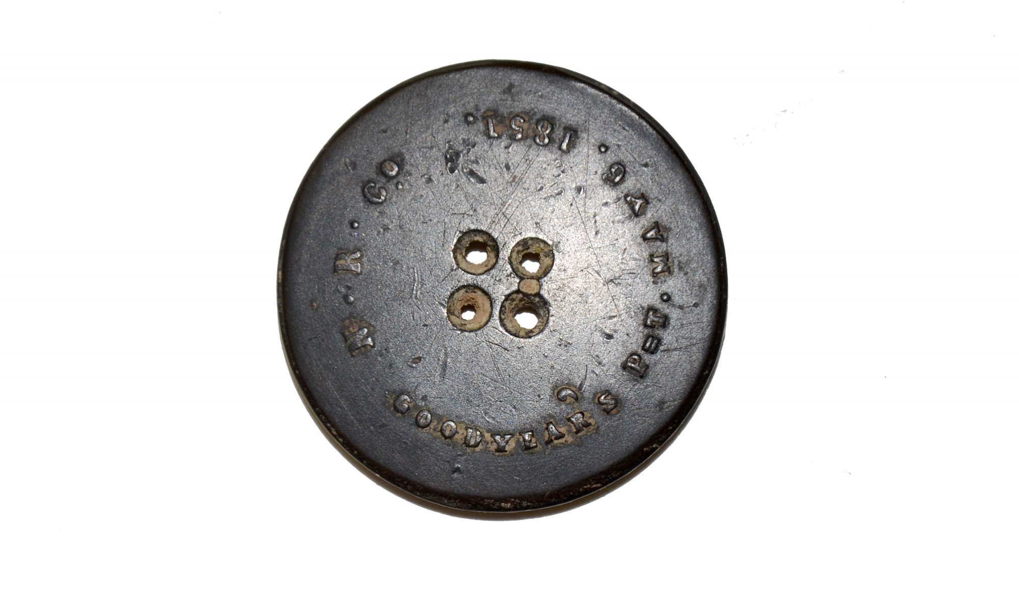 RELIC RUBBER BUTTON — Horse Soldier