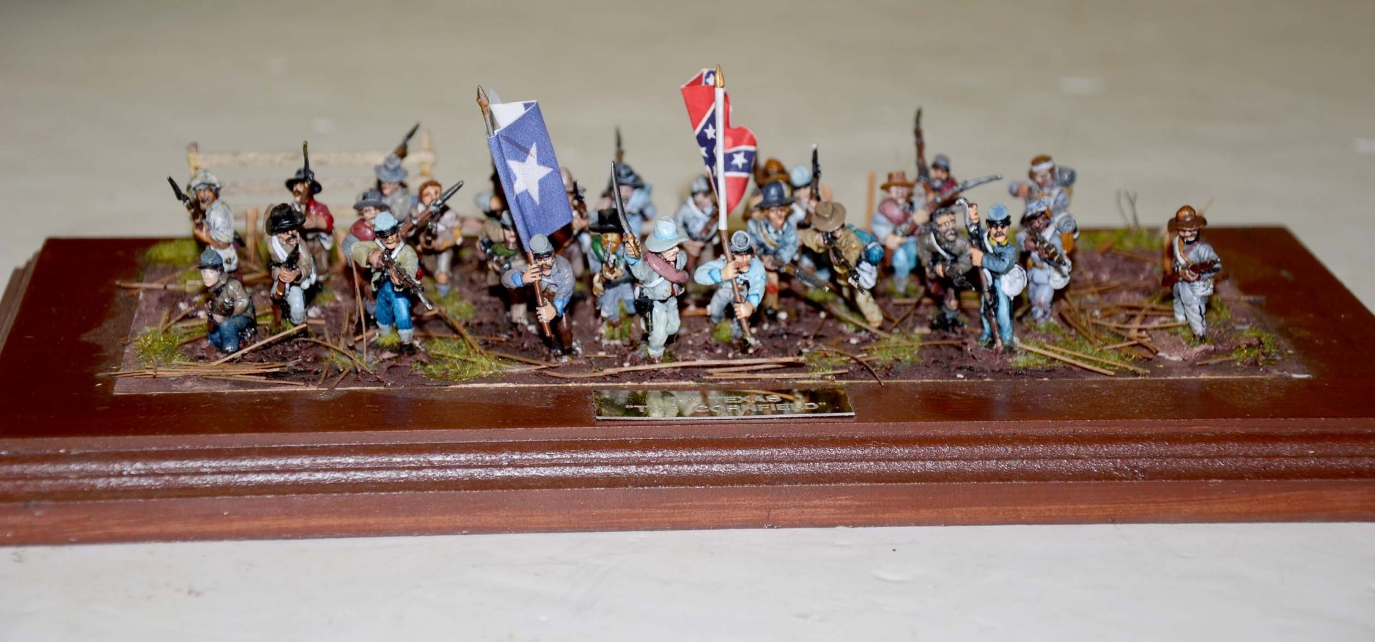 MINIATURE SOLDIER DISPLAY OF THE 1ST TEXAS IN THE CORNFIELD AT ANTIETAM ...