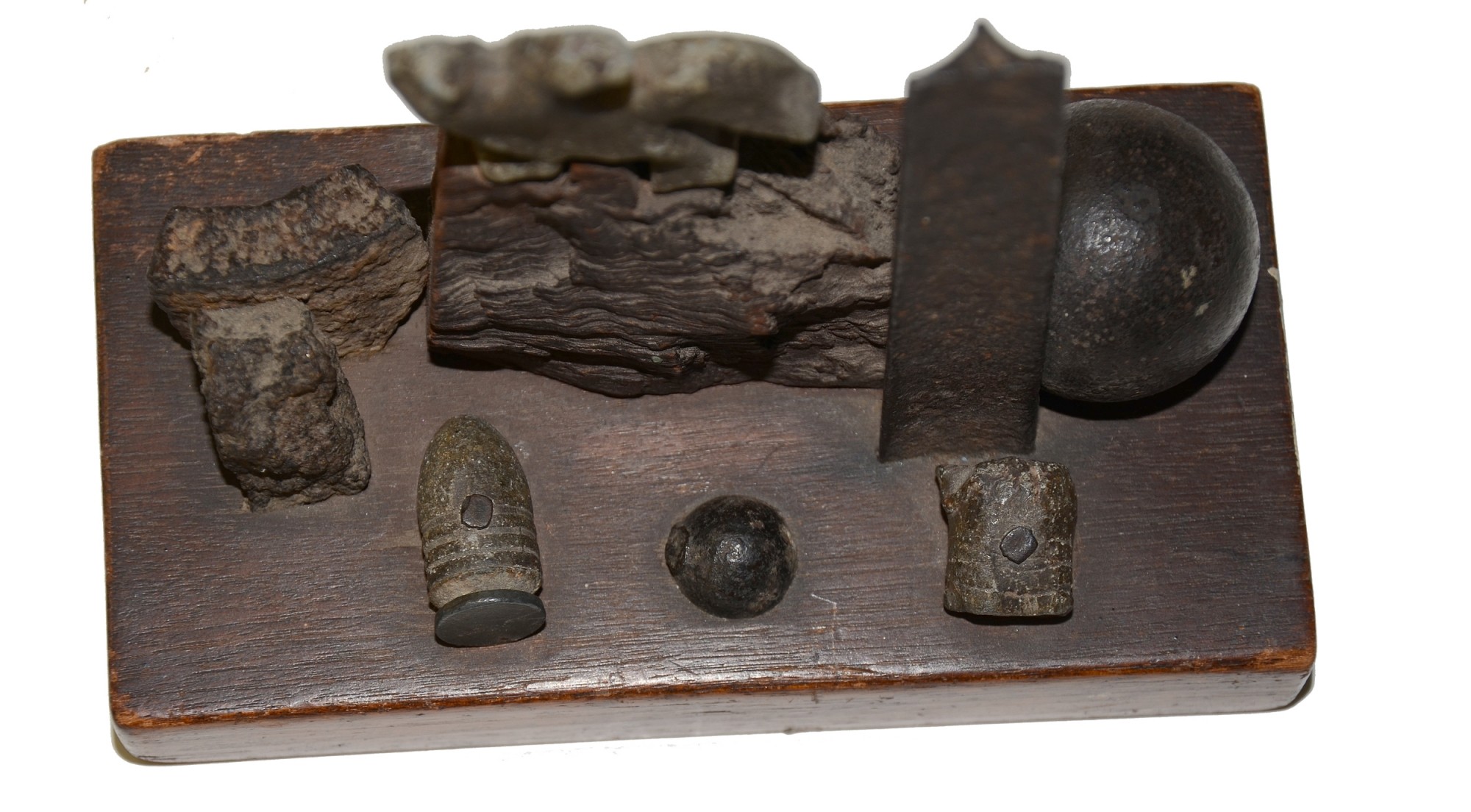GETTYSBURG BATTLEFIELD “DESK SET” OF RELICS — Horse Soldier