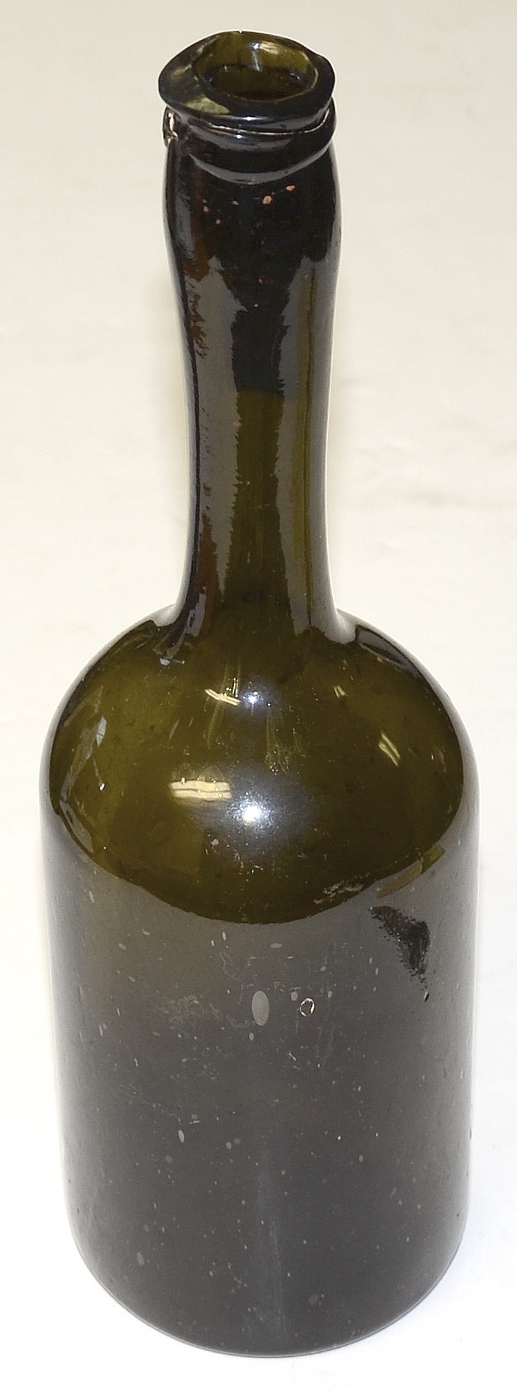 1750-90 DUTCH WINE BOTTLE — Horse Soldier