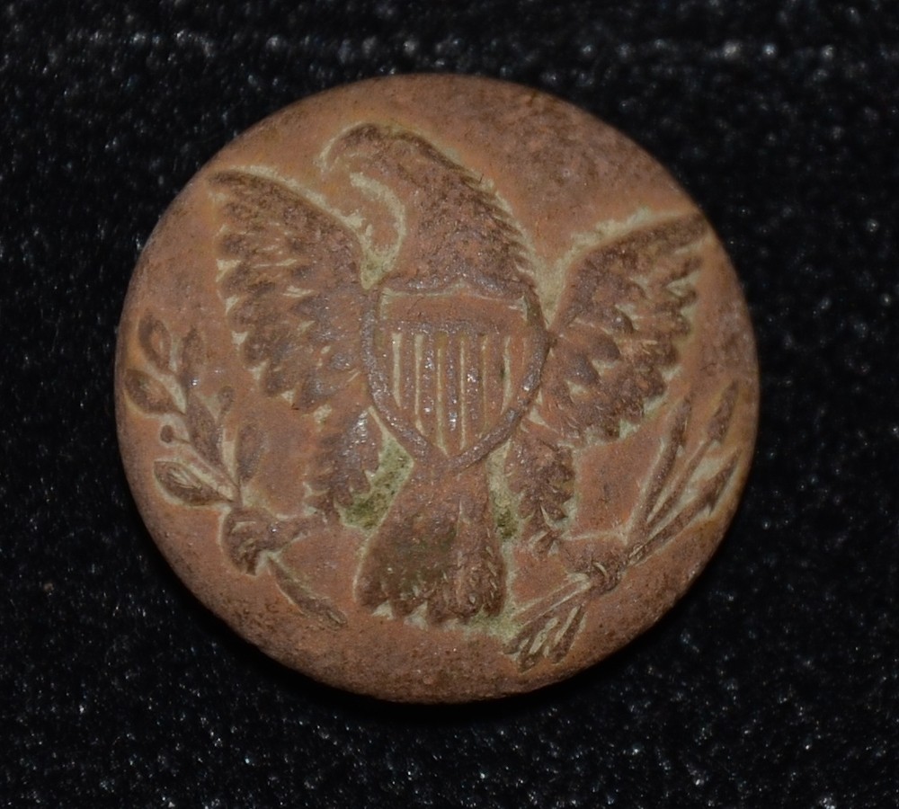 US ENLISTEDMAN’S GENERAL SERVICE EAGLE JACKET BUTTON RECOVERED AT THE ...