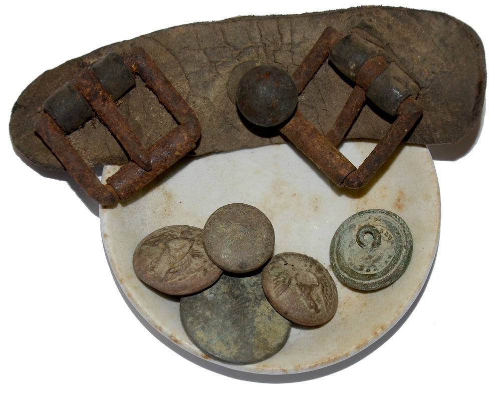 RELIC TRAY WITH ITEMS FOUND IN HUNTERSTOWN NEAR GETTYSBURG – GEISELMAN ...