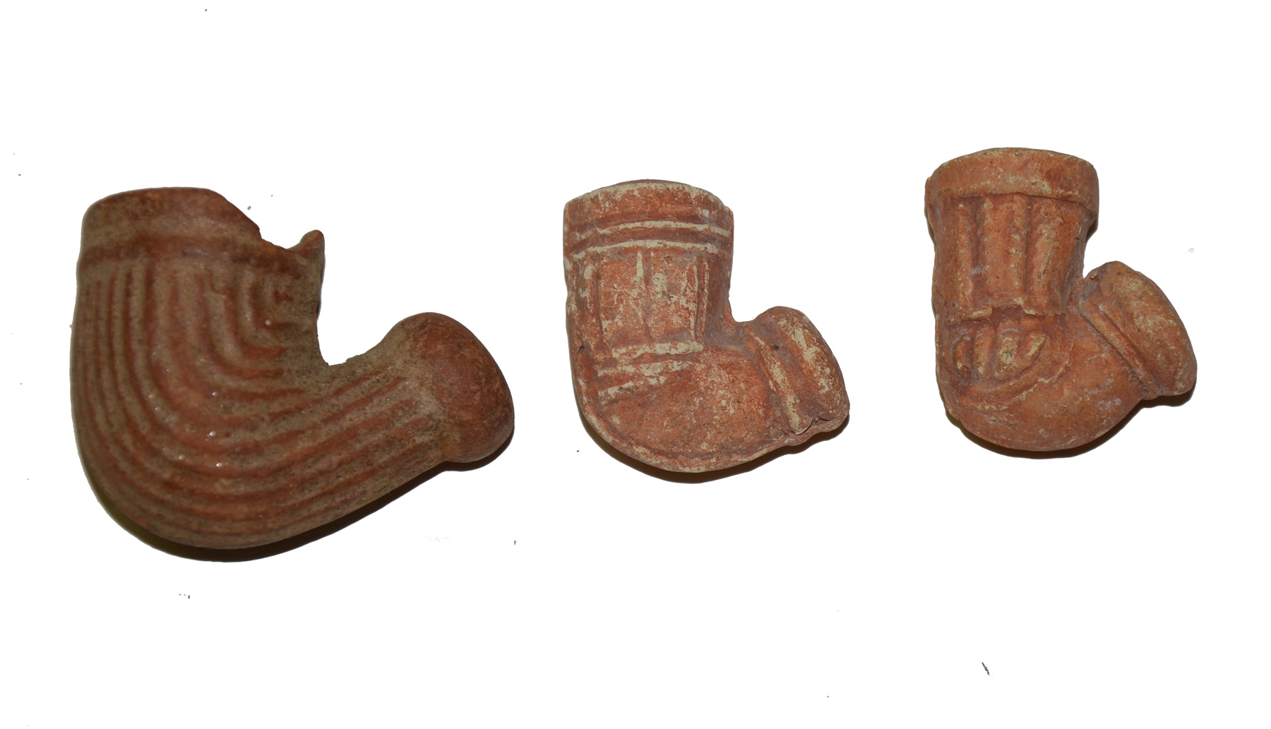 SET OF THREE 18TH CENTURY CLAY PIPES — Horse Soldier