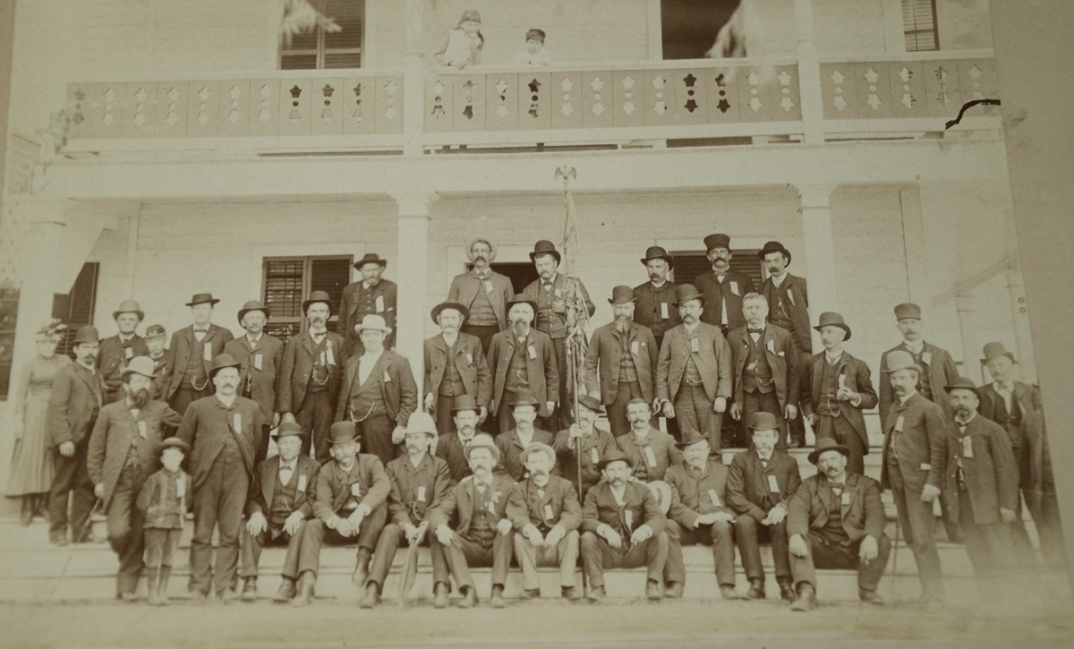 LARGE POST-WAR PHOTO OF SURVIVORS OF THE 140TH NEW YORK WITH THEIR ...