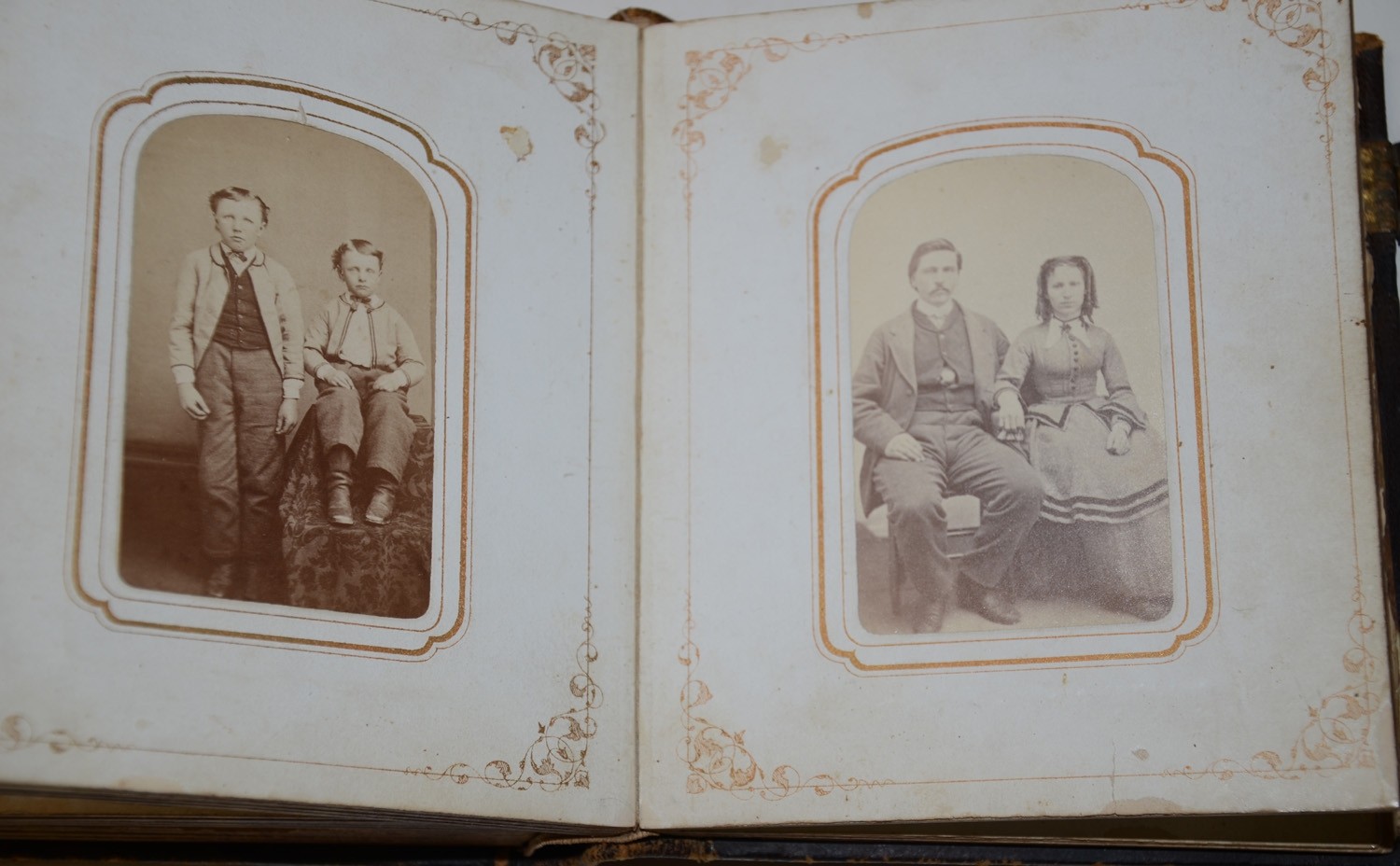 CIVILIAN CDV ALBUM WITH NEW YORK BACKMARKS — Horse Soldier