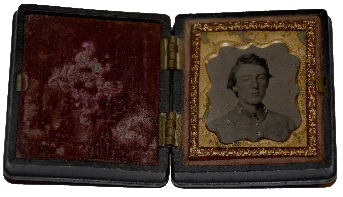 NINTH PLATE TINTYPE OF CONFEDERATE 1ST LIEUTENANT IN UNION CASE — Horse ...