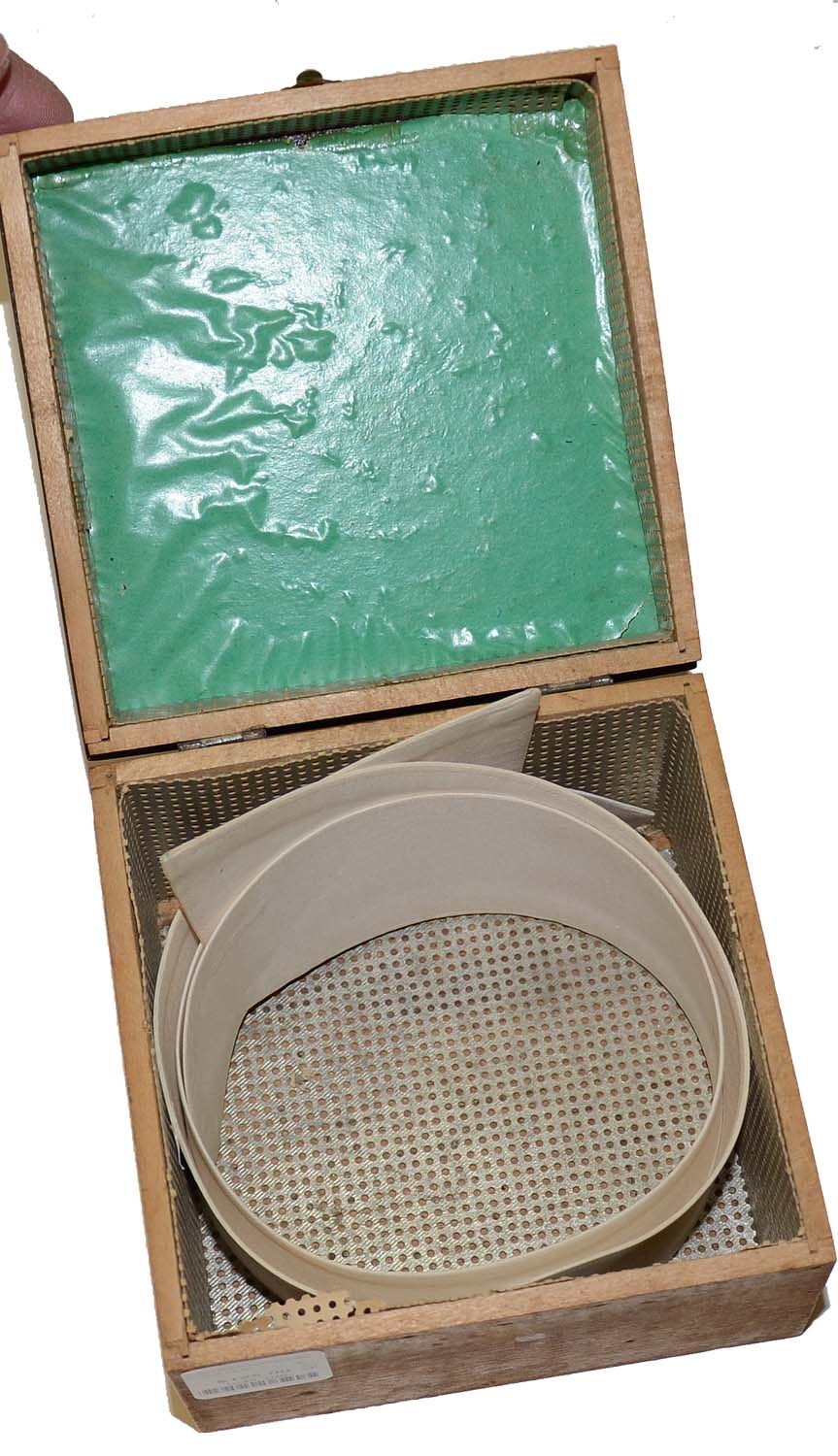 VICTORIAN ERA GUTTA PERCHA COLLAR BOX WITH HORSE HEAD — Horse Soldier