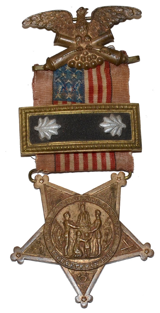 GAR MEMBERSHIP BADGE FROM THE MOLLUS MUSEUM — Horse Soldier