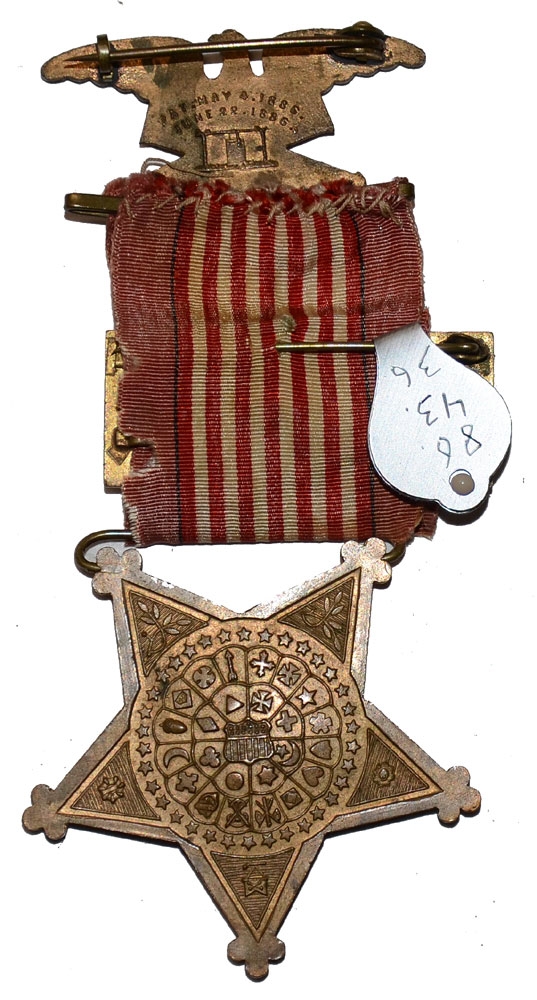 GAR MEMBERSHIP BADGE FROM THE MOLLUS MUSEUM — Horse Soldier