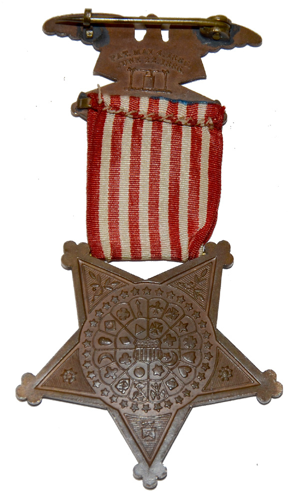 GAR MEMBERSHIP BADGE FROM THE MOLLUS MUSEUM — Horse Soldier