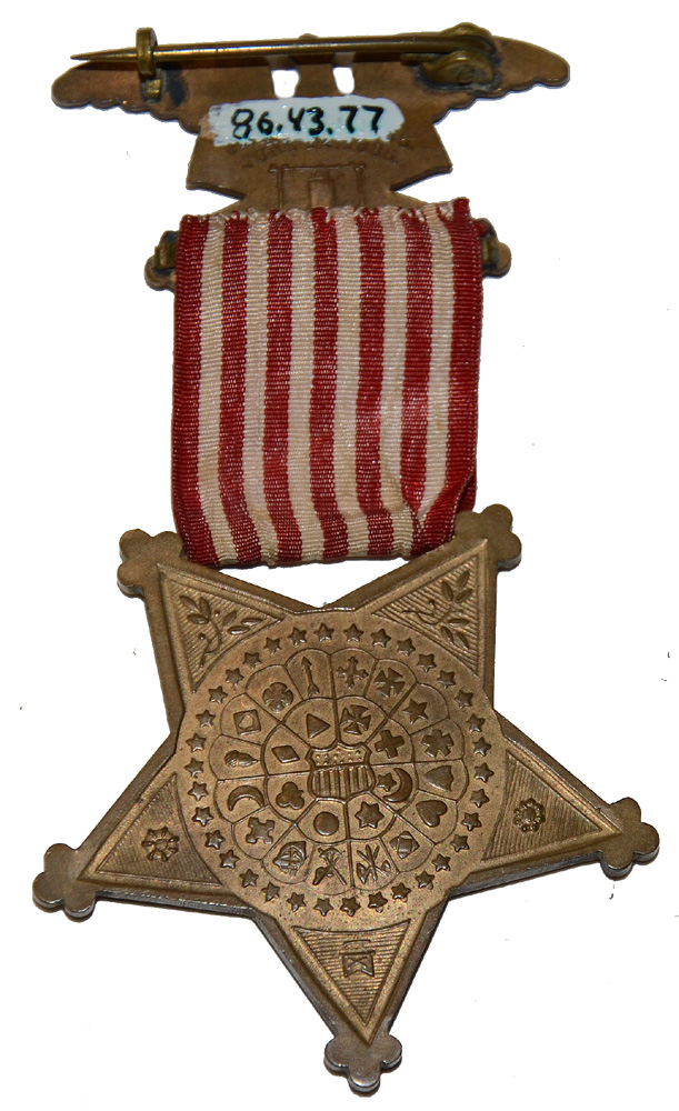 GAR MEMBERSHIP BADGE FROM THE MOLLUS MUSEUM — Horse Soldier