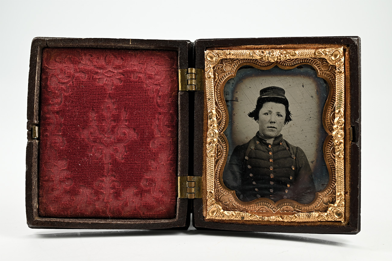 NINTH PLATE RUBY AMBROTYPE OF YOUNG SOLDIER, LIKELY CONFEDERATE — Horse ...