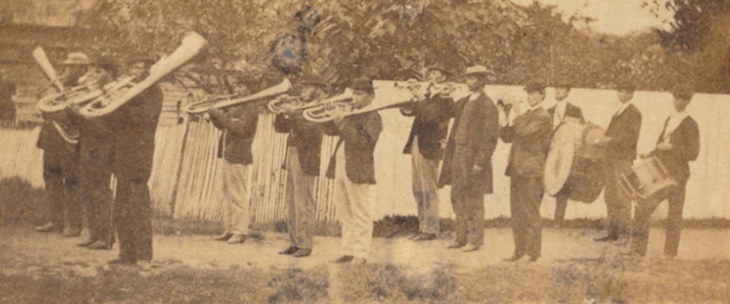 AN OUTDOOR VIEW OF A CIVIL WAR MARCHING BAND — Horse Soldier