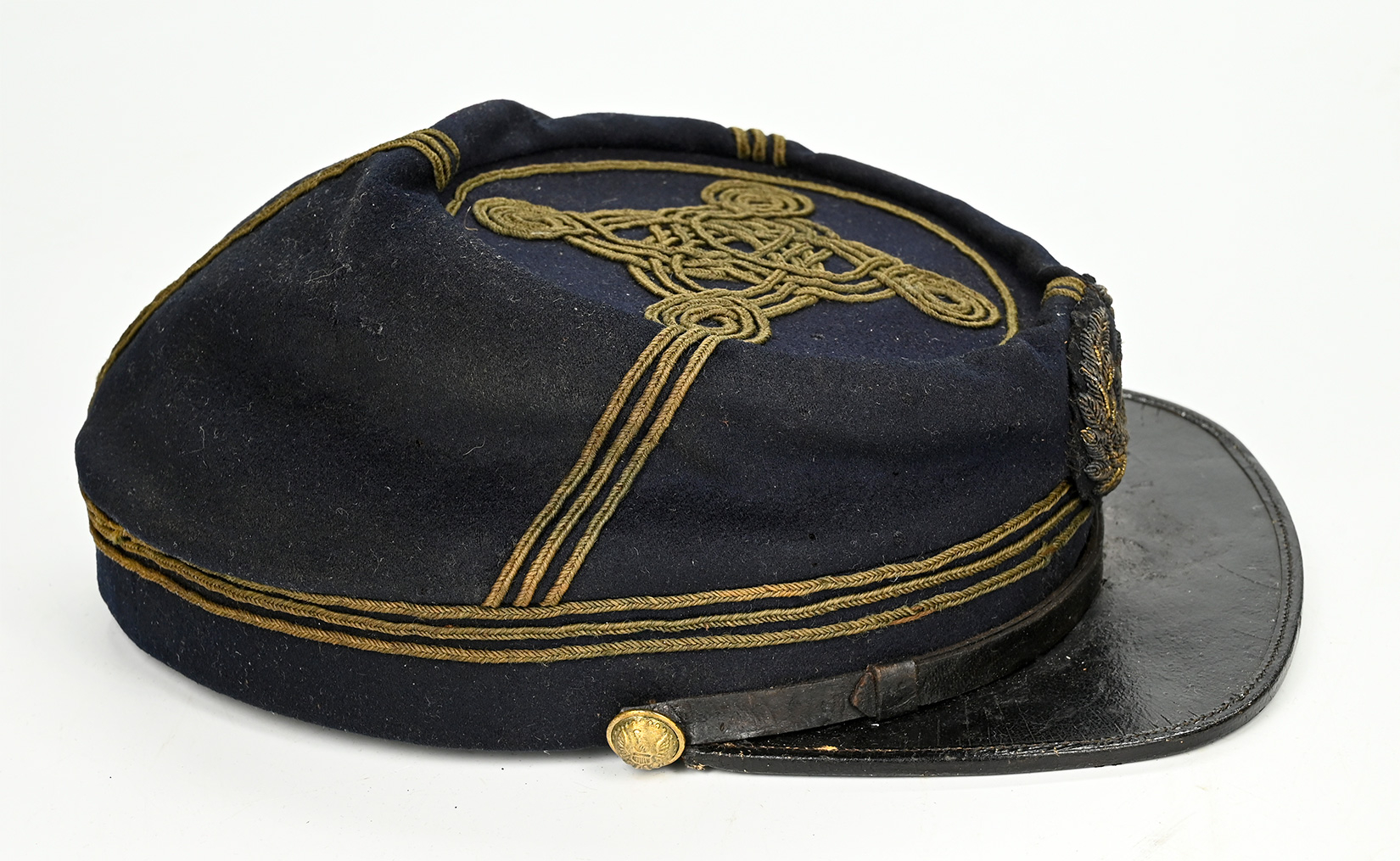 CIVIL WAR MAJOR’S CHASSEUR CAP WITH ORIGINAL U.S. STAFF WREATH — Horse ...