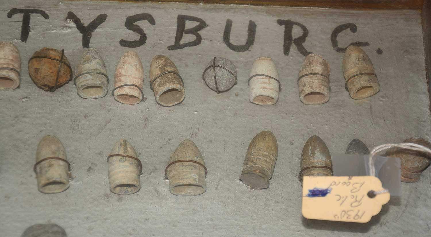 GETTYSBURG RELIC BOARD/SHADOW BOX - BILL GAVIN COLLECTION — Horse Soldier