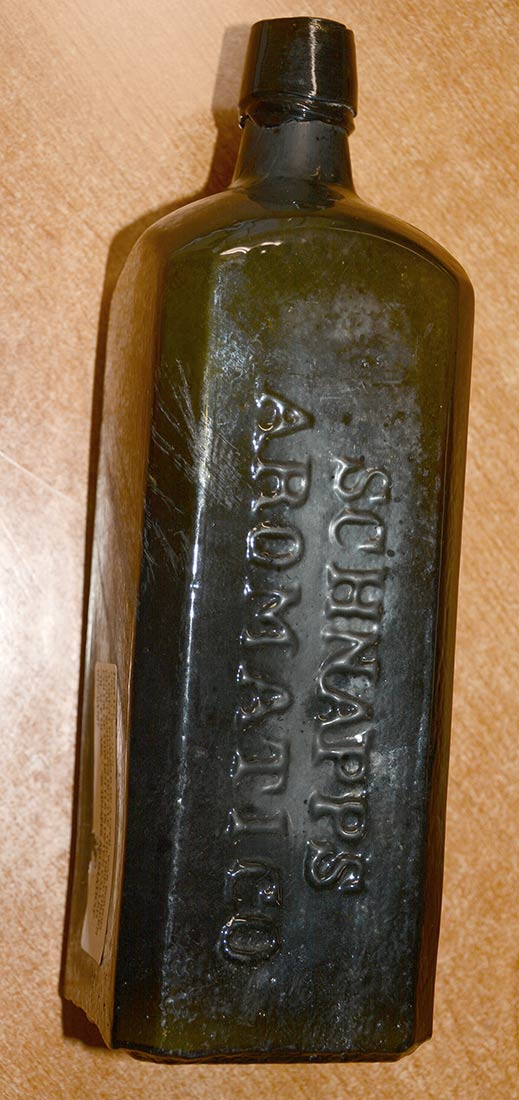 SCHNAPPS AROMATICO BOTTLE — Horse Soldier