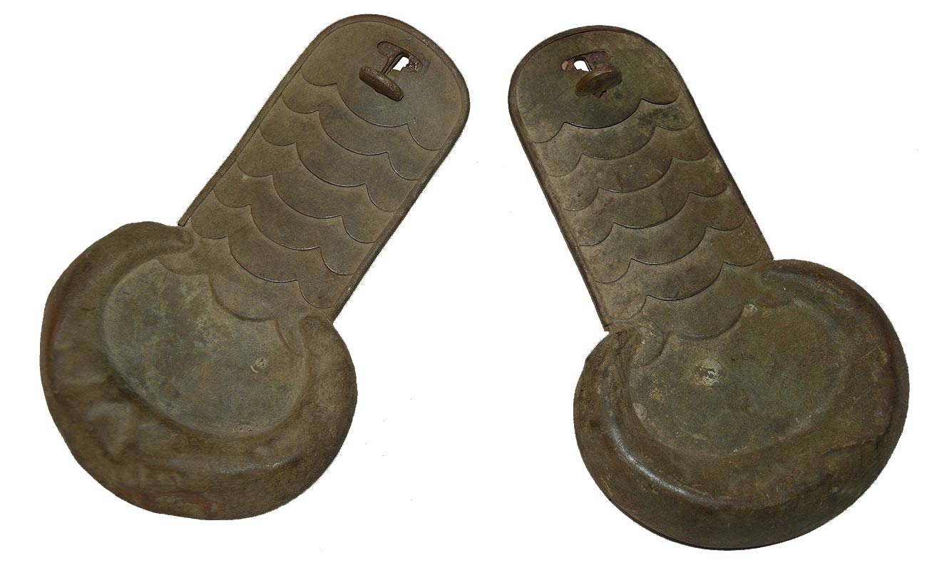 RELIC PAIR OF CIVIL WAR ENLISTED SHOULDER SCALES — Horse Soldier