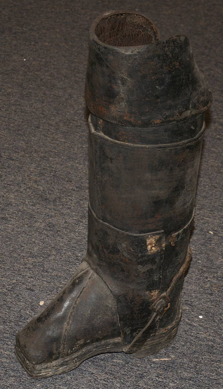 RARE POSTILION BOOT WITH SPUR — Horse Soldier