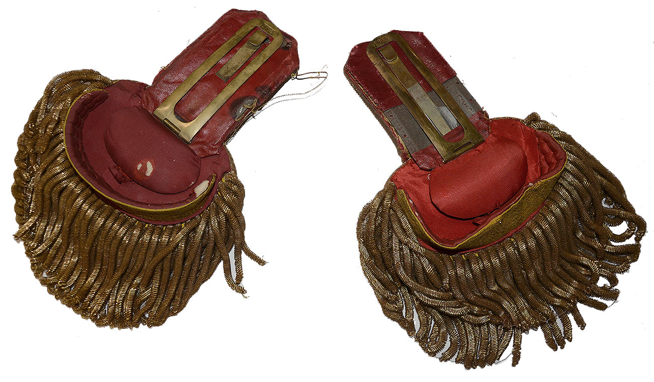FIFTH INFANTRY CAPTAIN’S EPAULETS AND KEPI — Horse Soldier