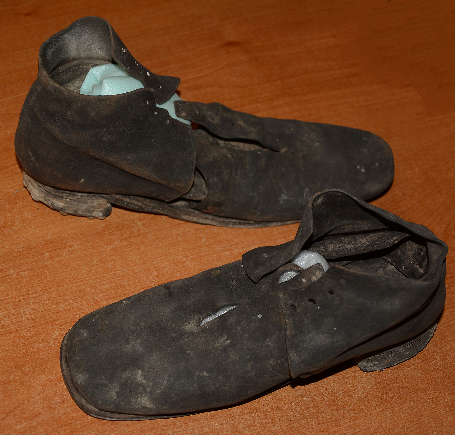 SCARCE PAIR CIVIL WAR ARMY ISSUE SHOES, MAKER MARKED, SOLDIER MODIFIED ...