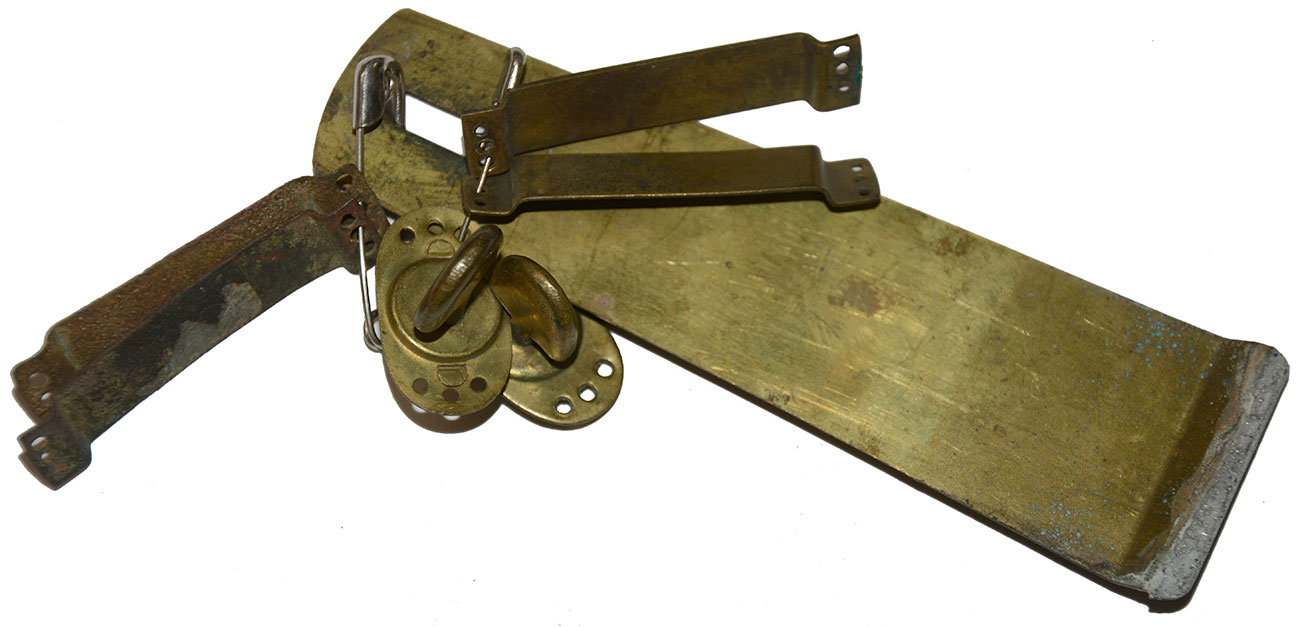 PAIR OF BRASS CIVIL WAR NCO SHOULDER SCALES WITH ATTACHMENTS — Horse ...