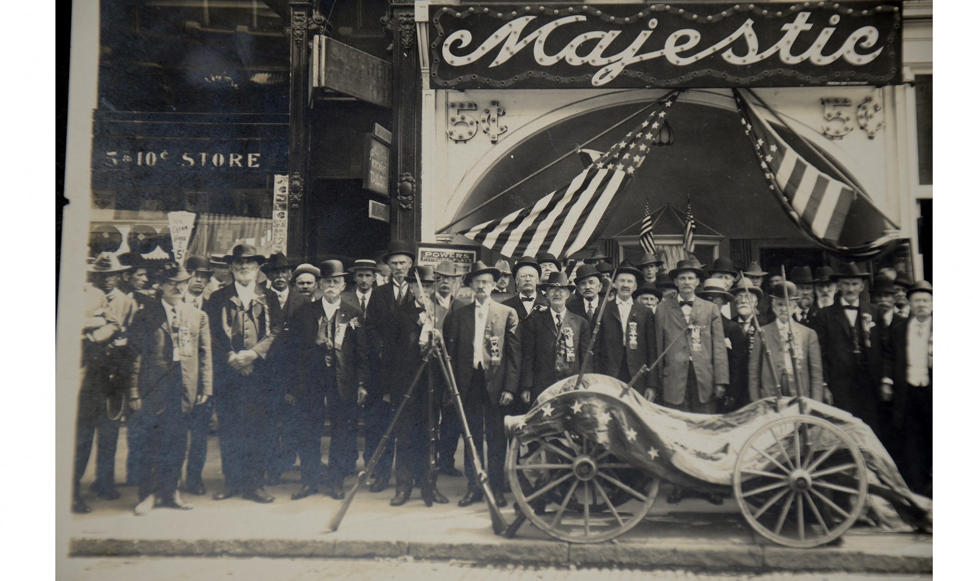 LARGE PHOTO OF LOCKPORT, NEW YORK GAR POST — Horse Soldier