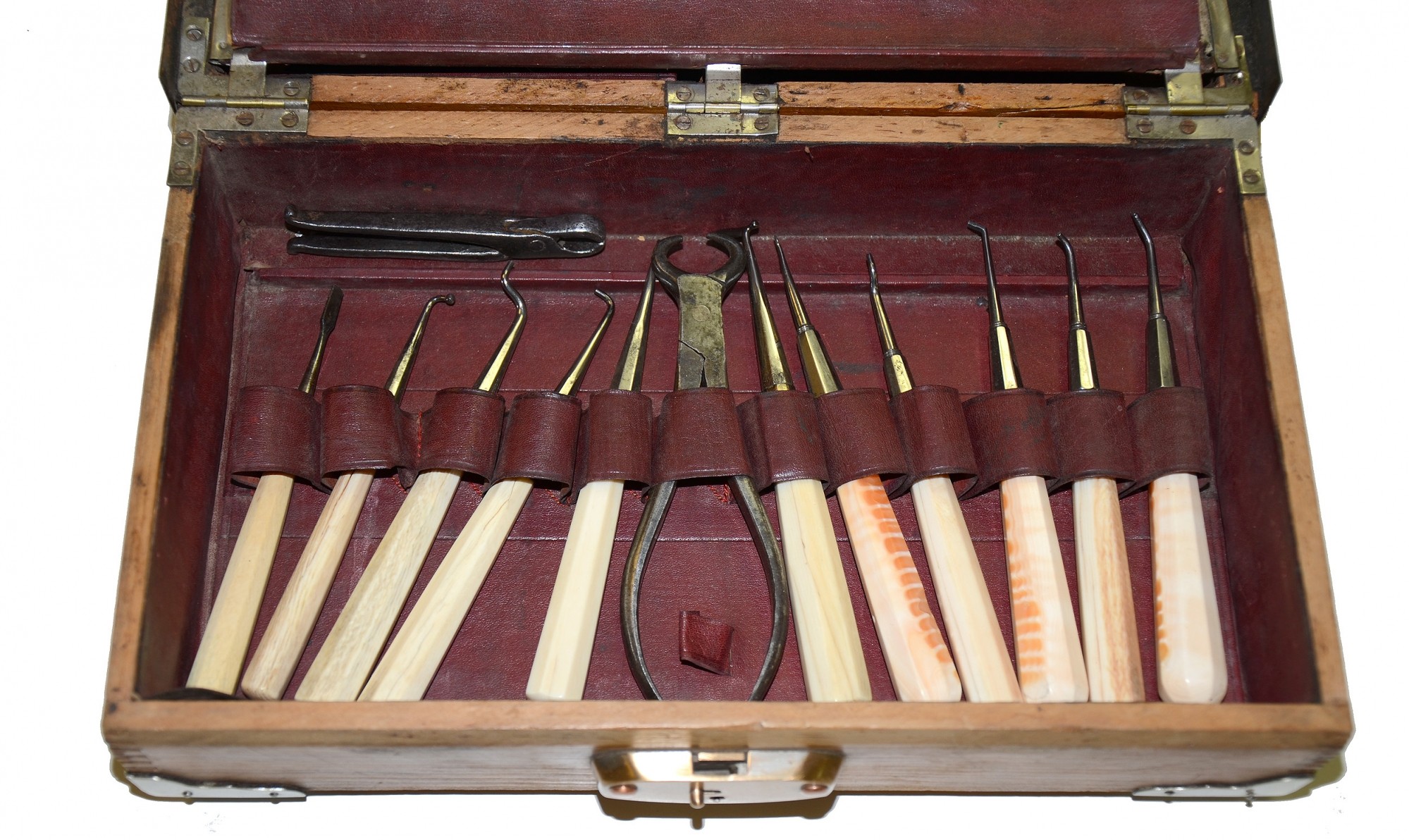 MID- TO LATE-19TH CENTURY MEDICAL SURGICAL CASE WITH 13 INSTRUMENTS ...