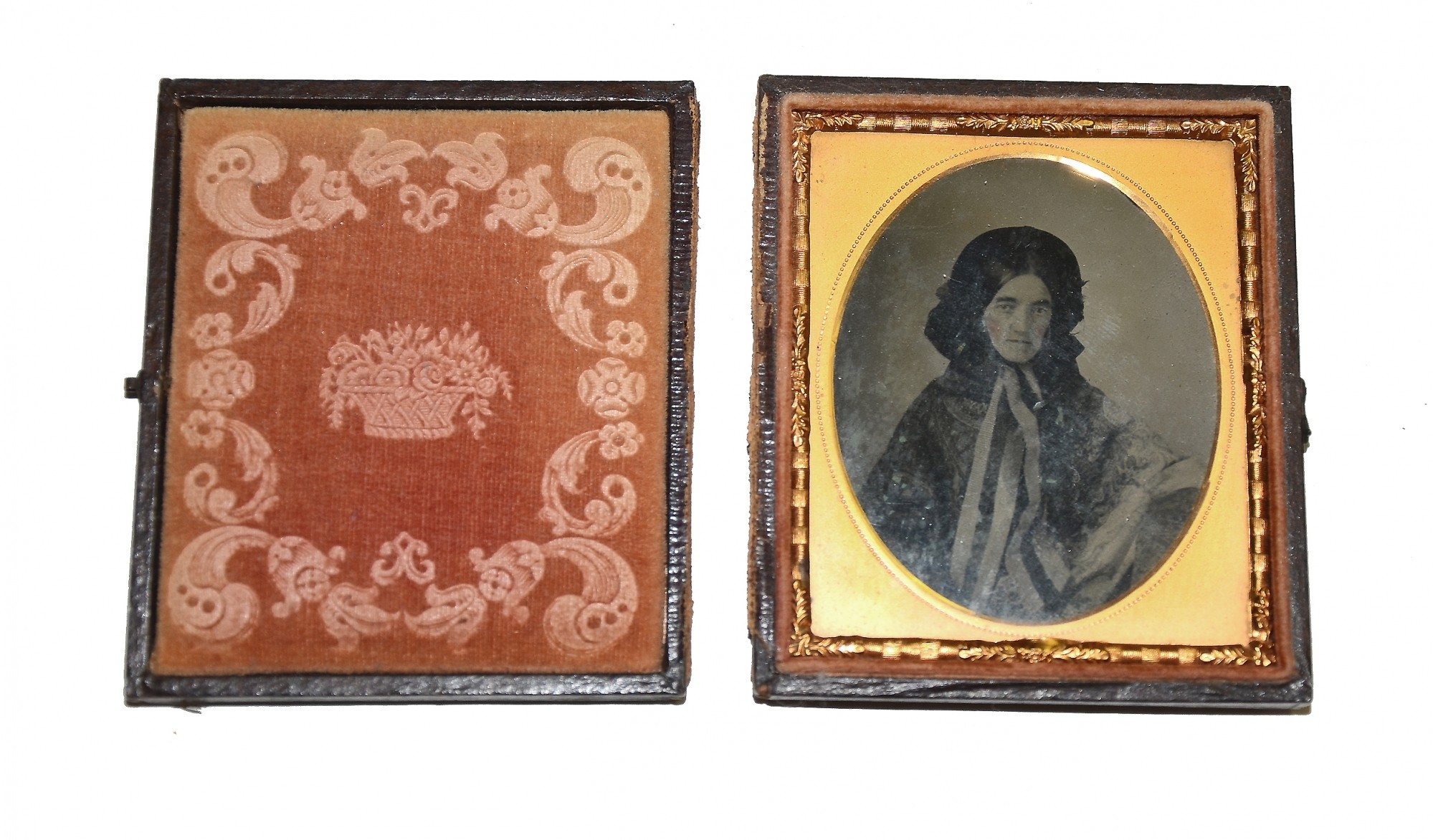 1/6 PLATE AMBROTYPE OF WOMAN IN BONNET — Horse Soldier