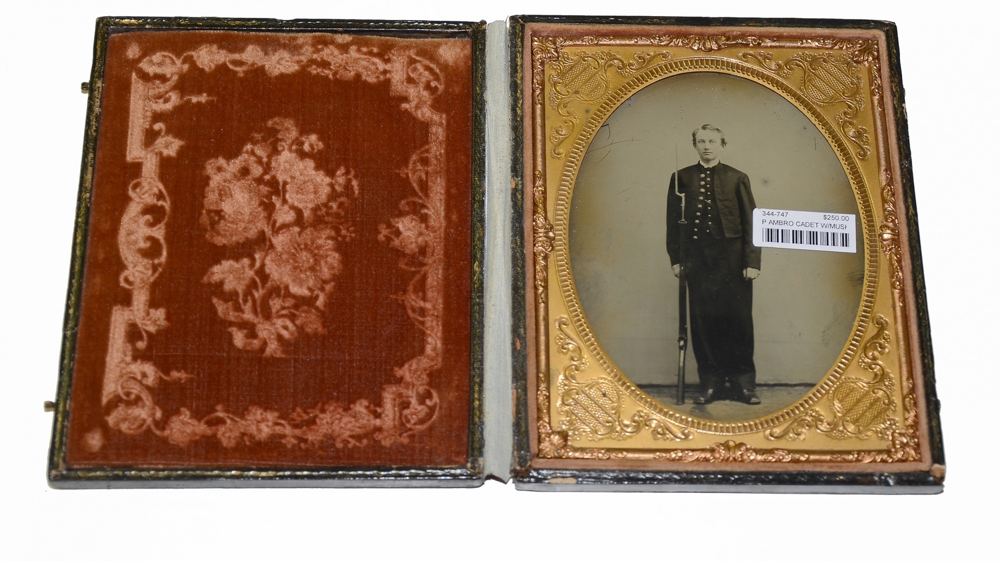 AMBROTYPE OF YOUNG SOLDIER WITH MUSKET — Horse Soldier